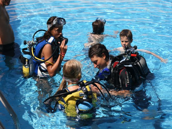 Teaching children to Scuba Dive - Diving in Elba